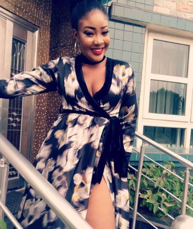 Nollywood actress, Mary Uche Burst Brains with her Killer Thighs (photos)