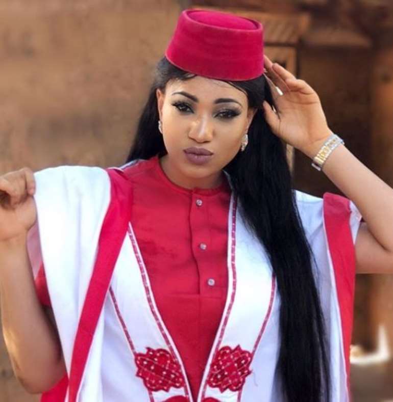 Nollywood Actress, Queeneth Hilbert, Steps out in Sexy Agbada