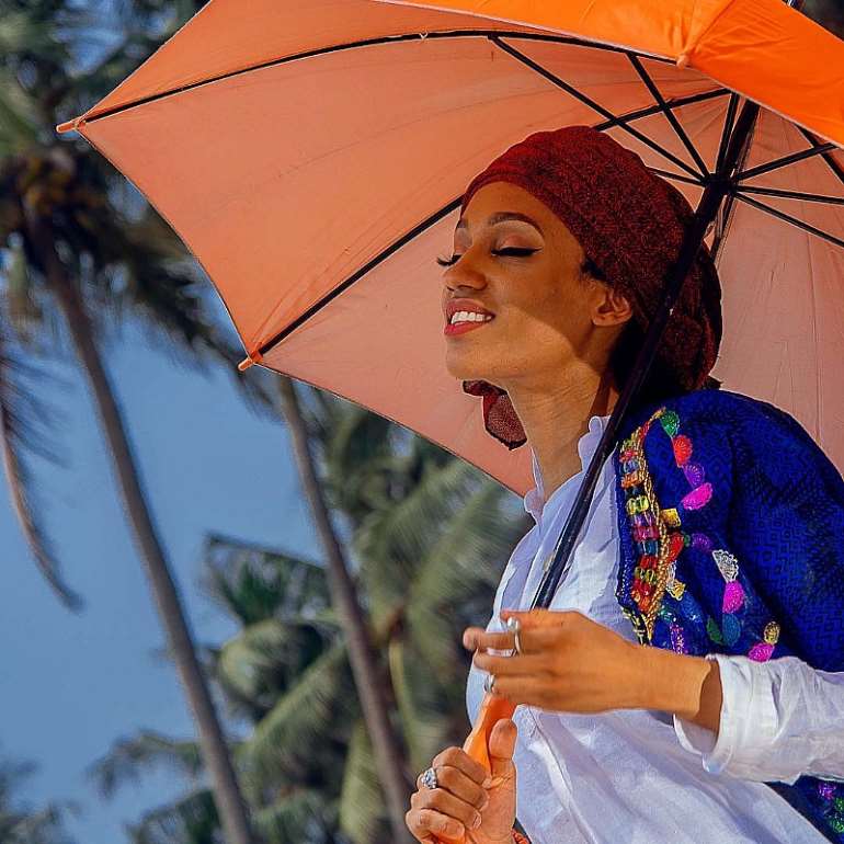Singer, Dija Spotted With Her Hubby at Beach